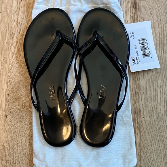 TKEES | Shoes | Tkees Black Sandals Classic Thong Style Womens Size 6 ...